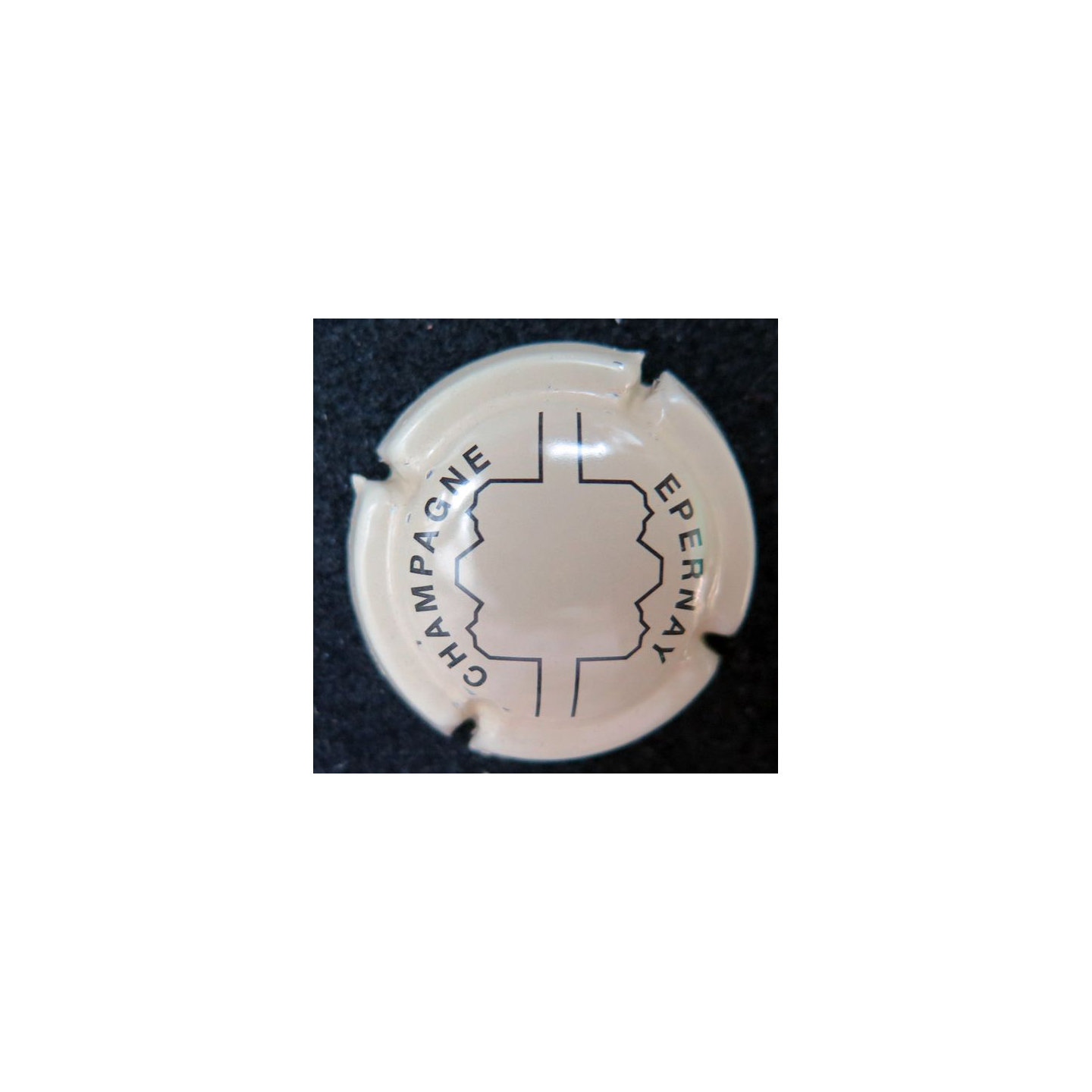 Capsule Muselet de champagne Epernay n° 8 Crème pale et noir