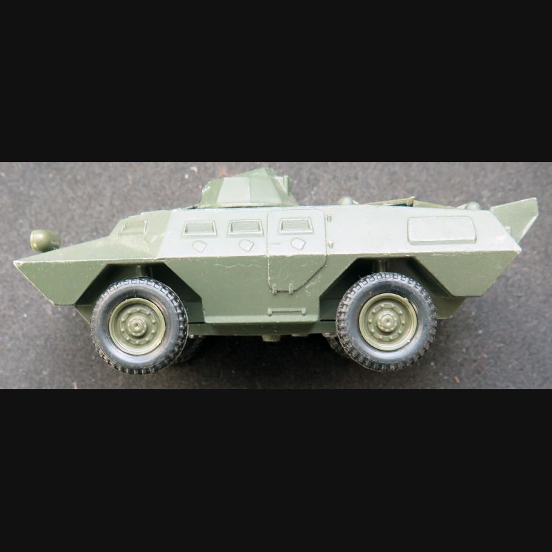 Véhicule de combat USA commando XM 706 n° 28 (n° 224 5/70) en métal Solido