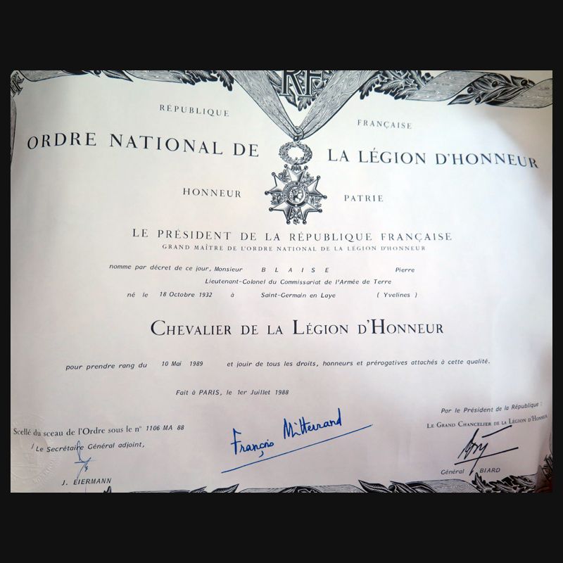 FRANCE : diplôme ordre de la légion d'honneur François Mitterand 1988