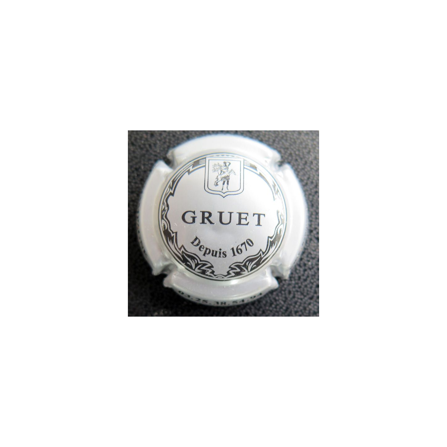 Capsule Muselet de bouteille de champagne GRUET n° 9 gris et noir