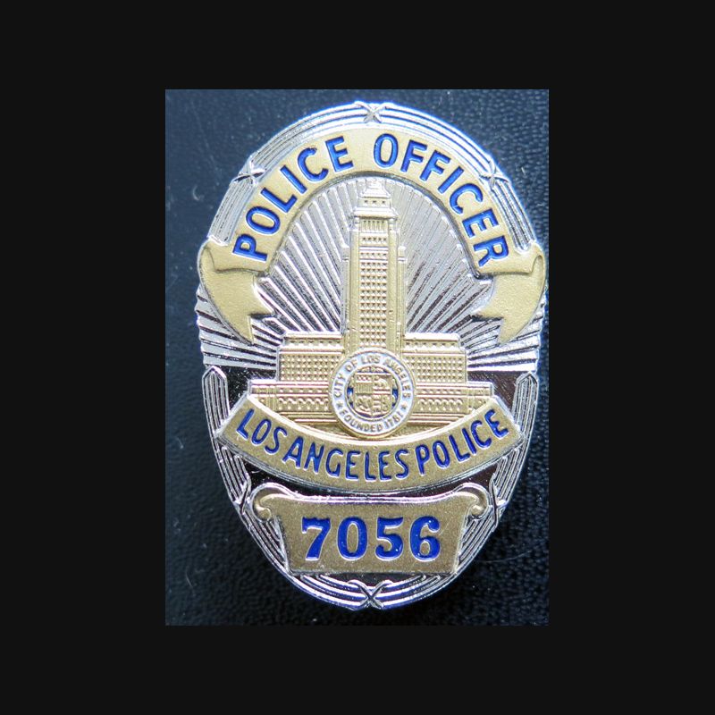 POLICE : insigne métallique d'officier de Police de Los Angeles n° 7056