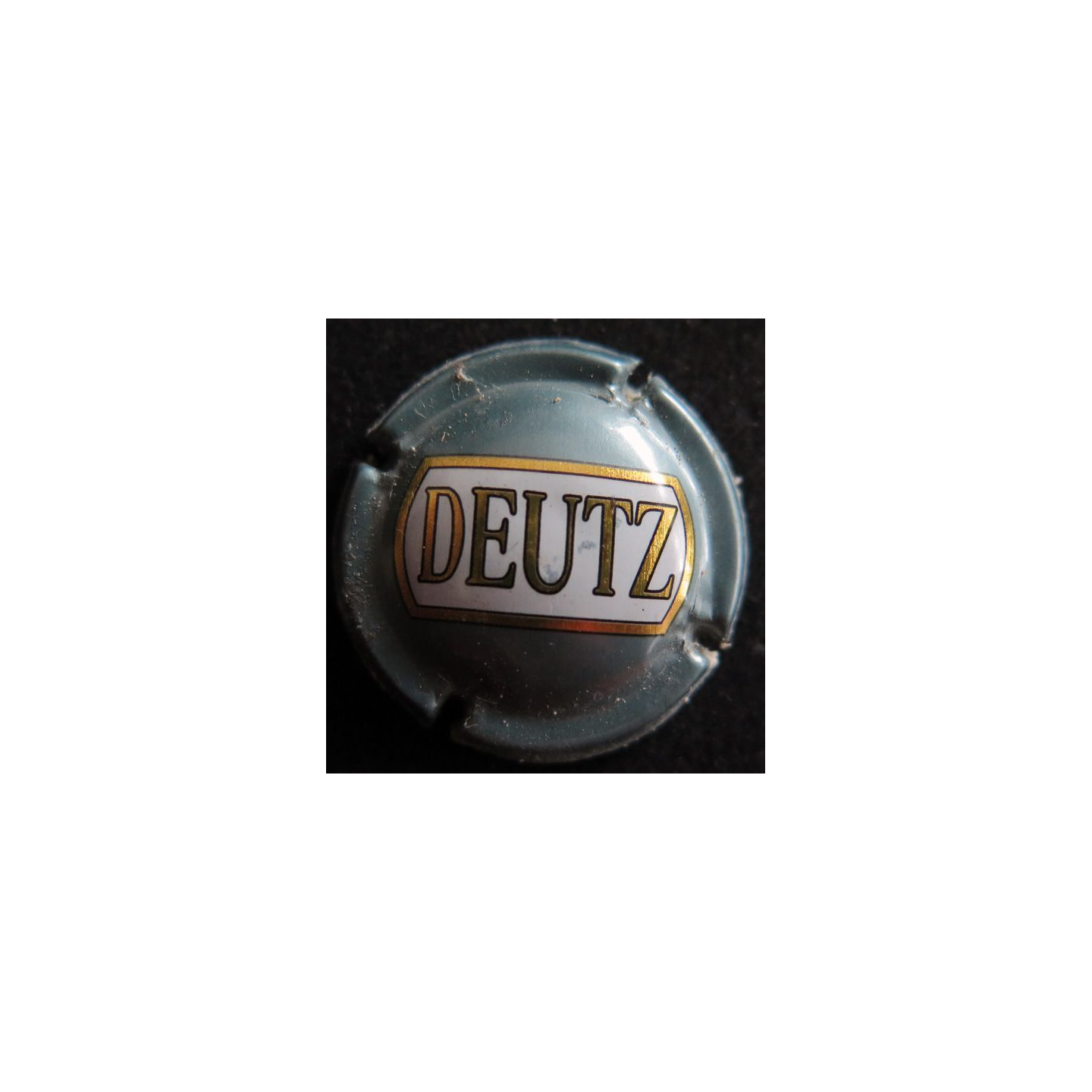 Capsule Muselet de bouteille de champagne Deutz n° 23a gris bleu