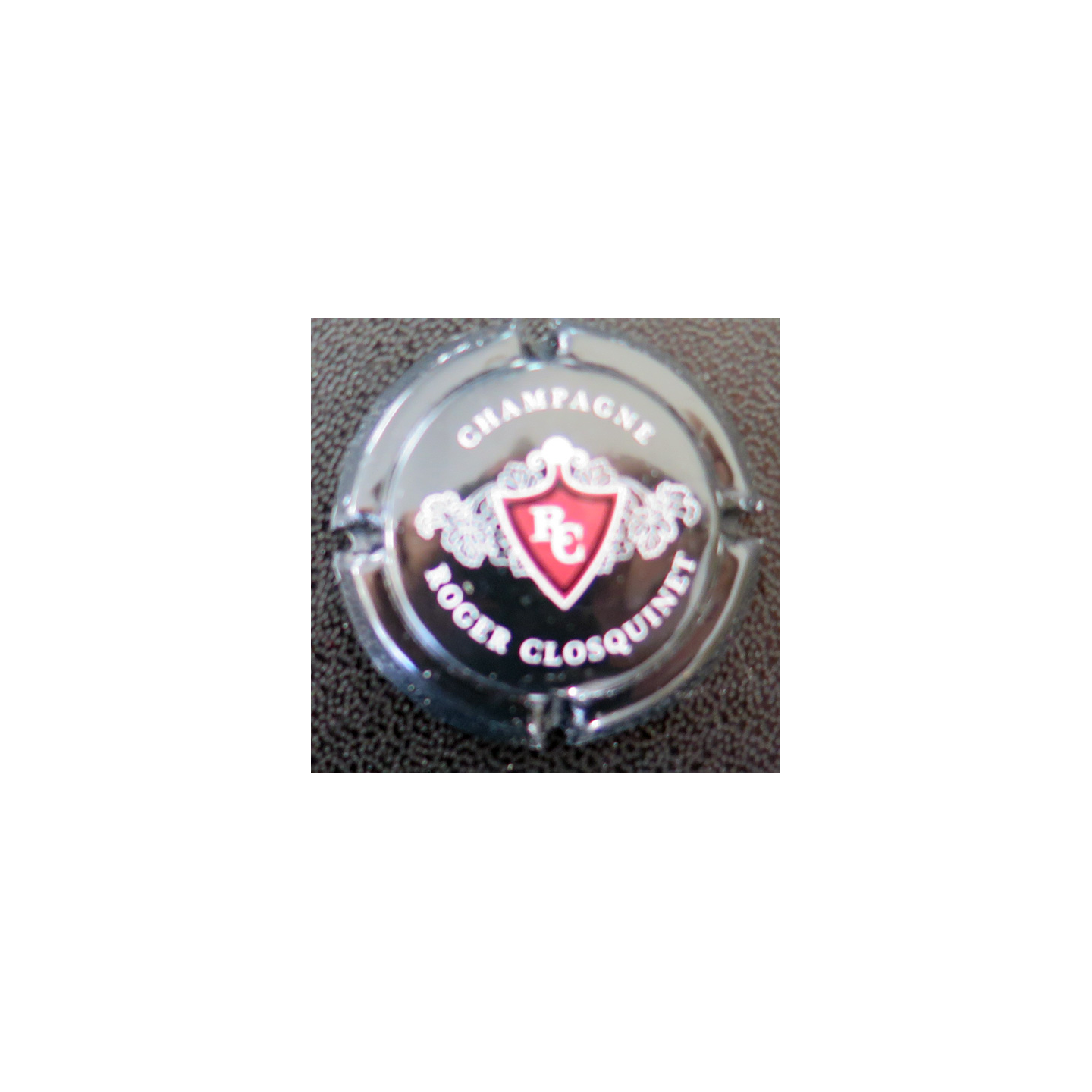 Capsule Muselet de bouteille de champagne CLOSQUINET Roger n° 3 fond noir