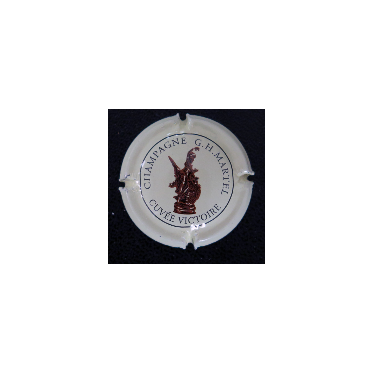 Capsule Muselet champagne G.H. Martel n° 24b fond crème cuvée victoire