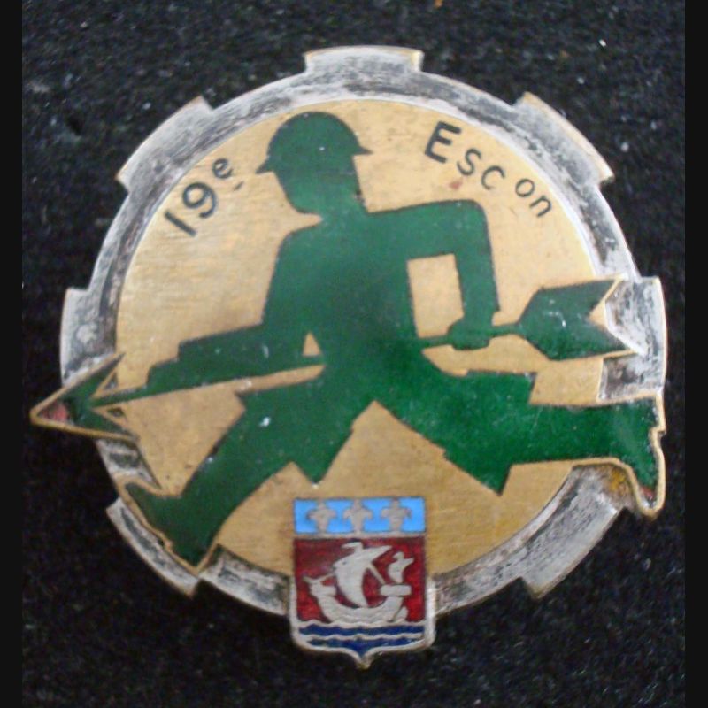 Insigne du 19° escadron régional du train Montereau en émail